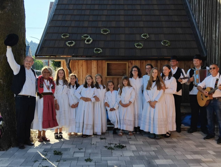GORANSKA TRADICIJA: Ivanjske kresnice i ove godine bacale vjenčiće na ...
